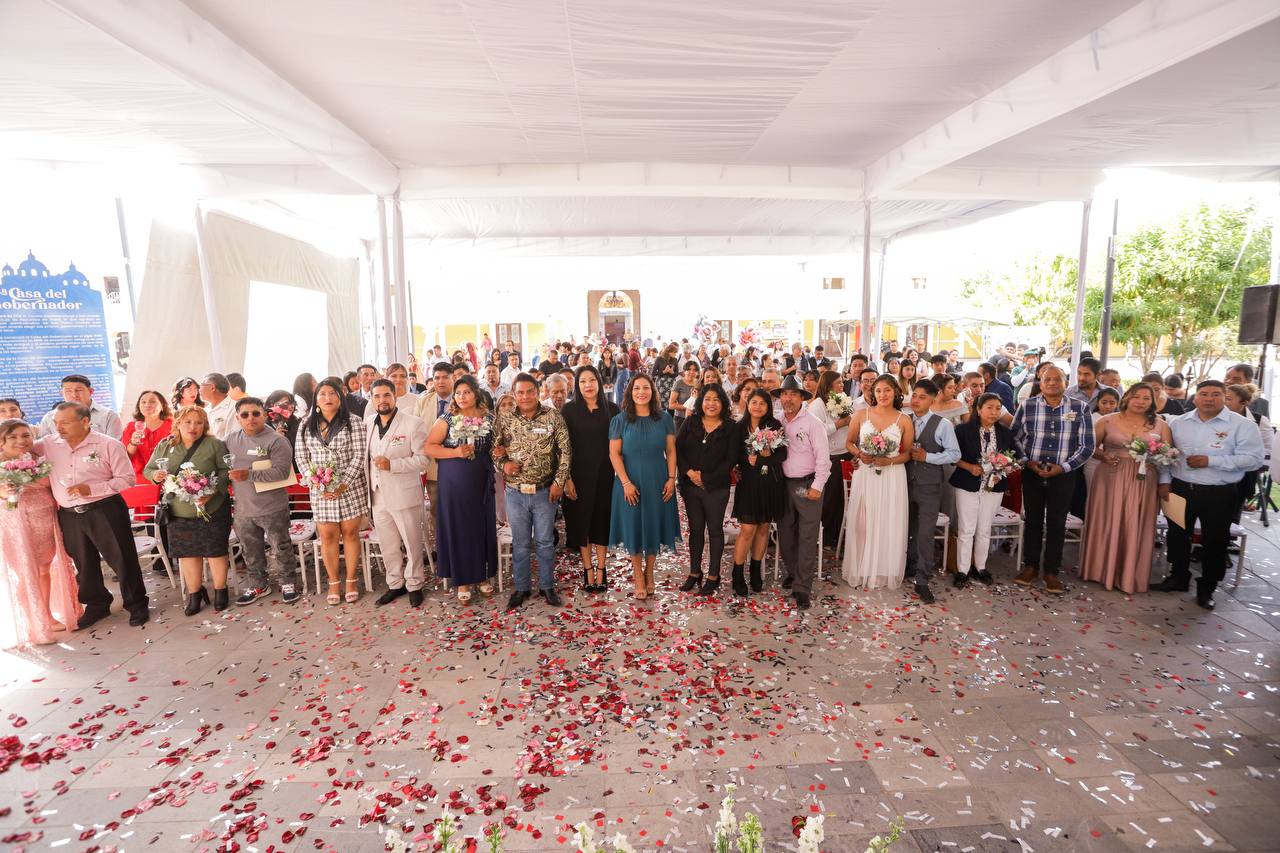 María Isidra y Miguel Ángel, junto a 31 parejas, refrendan su promesa ...
