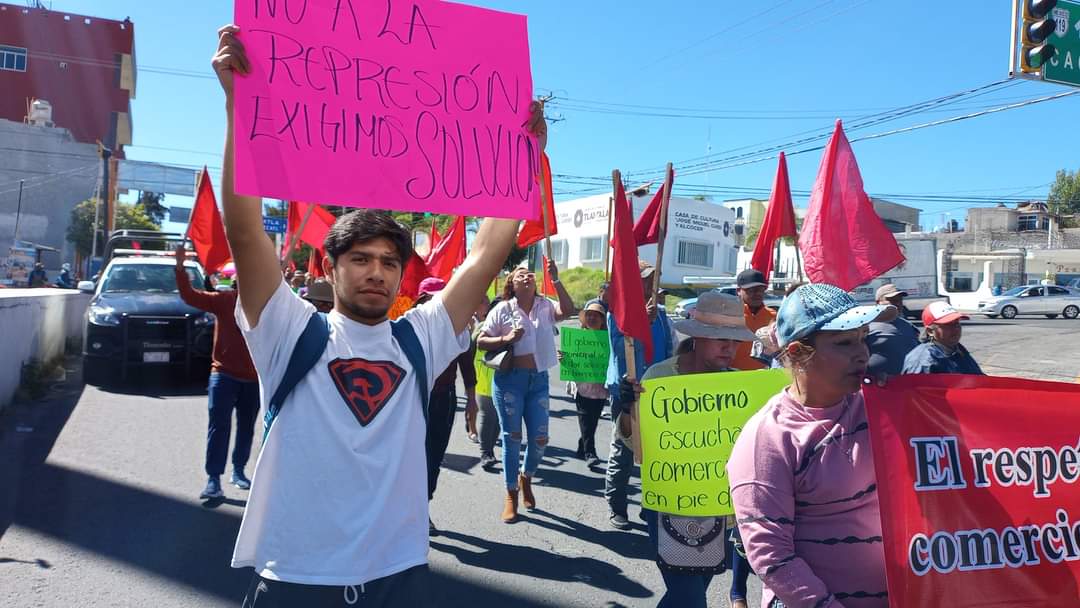 Regresan comerciantes antorchistas a las calles; alcaldesa ignora sus ...