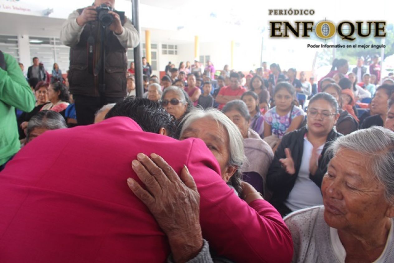Entrega Karina Pérez Popoca Casa de la Salud de San Luis Tehuiloyocan